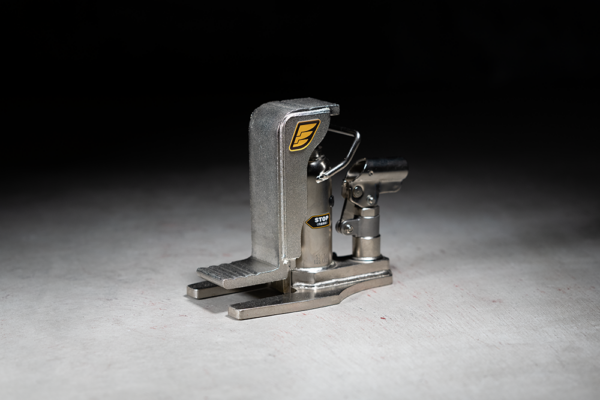 爪つき油圧ジャッキ | EAGLE